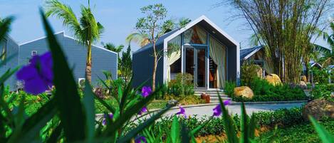 Bangalô luxo, vista para o jardim | Fachada