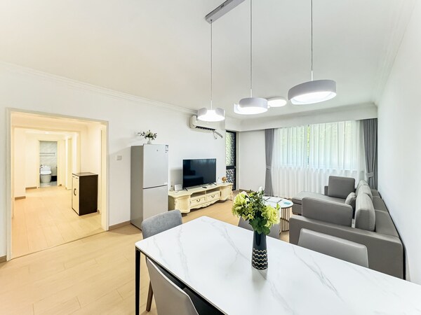 Tyms Gubei  2br Apt Near Gubei Road - Shanghai