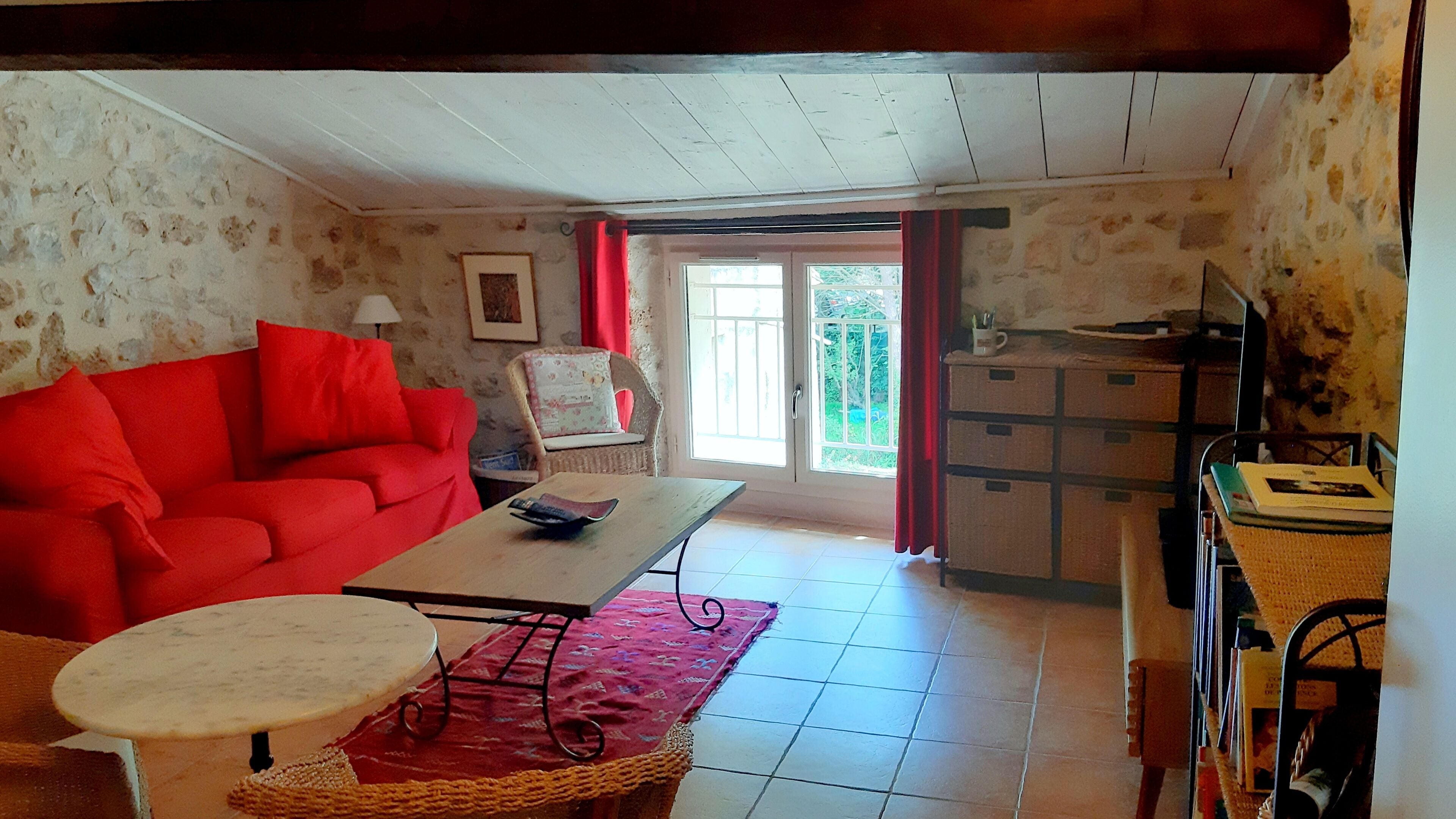 Gîte Le Lieu Plaisant. 3 éToiles.\ncour Intérieure.\ndans Saint Guilhem-le-desert. - Saint-Guilhem-le-Désert