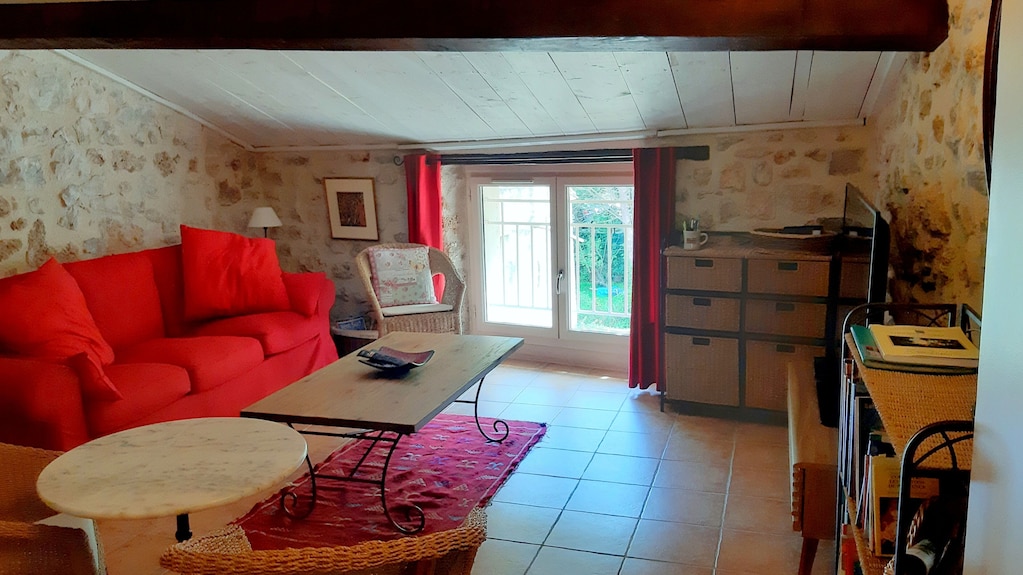 Gîte Le Lieu Plaisant. 3 éToiles.\ncour Intérieure.\ndans Saint Guilhem-le-desert. - Saint-Guilhem-le-Désert