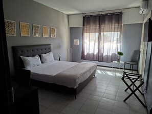 Quarto casal ou duplo conforto, vista para a cidade | Wi-Fi de cortesia