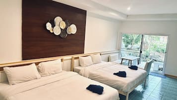 Villa Clássica, varanda, vista para o jardim | Secretária, secretária adequada para computadores portáteis