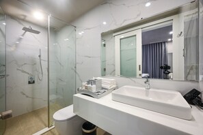 The Moon 3 Hotel, Ho Chi Minh City: Hotel Reviews, Rooms & Prices ...