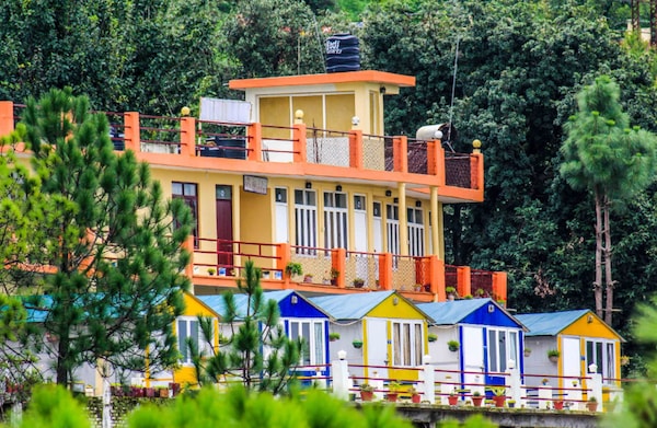 Himvadi Resorts Kausani - Kausani