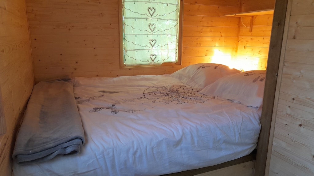 Comfortable Little Trailer - Ornans