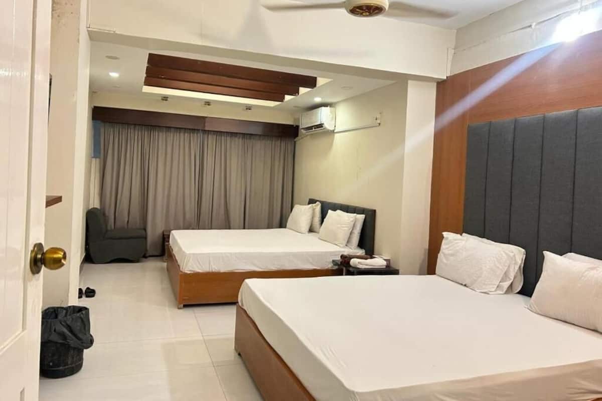 Suíte família | Escrivaninha, Wi-Fi de cortesia