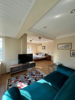 Quarto casal conforto | Cofres nos quartos, escrivaninha, Wi-Fi de cortesia, roupa de cama