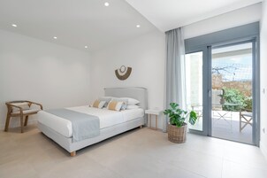 Apartamento Familiar, vista para o mar | Secretária, secretária adequada para computadores portáteis 