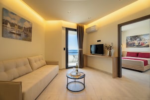 Apartamento, vista para o mar | Sala de estar | Televisor 