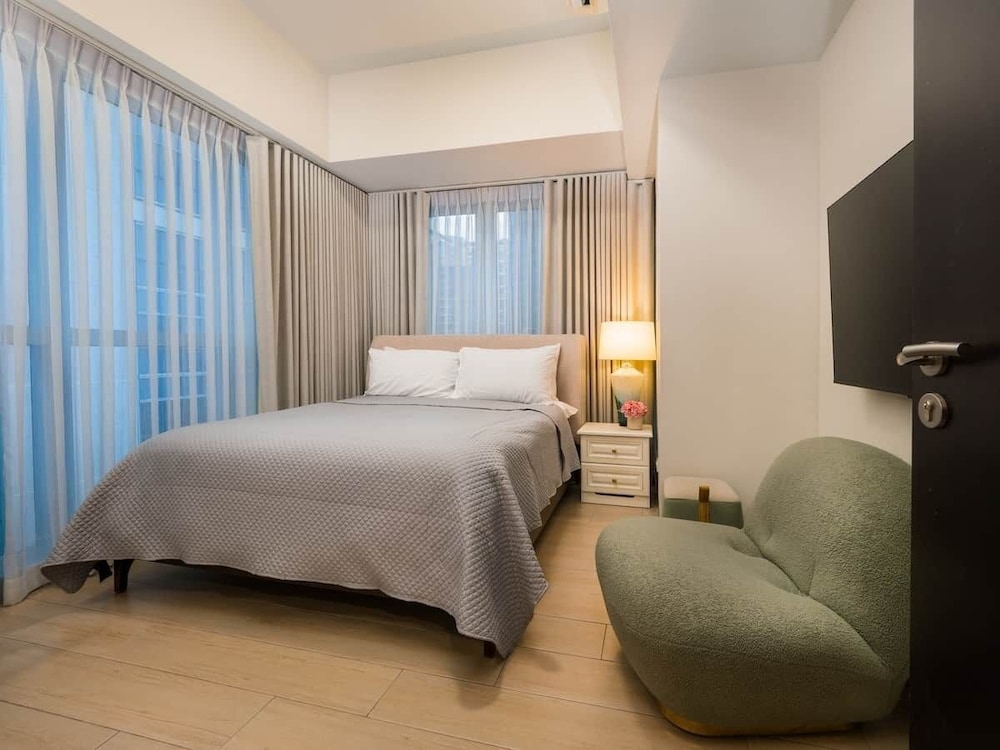 Modern 2-Bedroom BGC Condo by Uptown Mall - Aktuelle Bewertungen ...