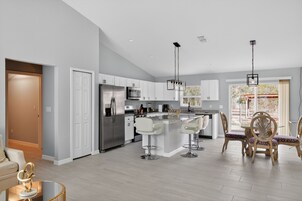 Casa, 3 quartos | Cozinha privada | Geladeira, fogão, cafeteira/chaleira