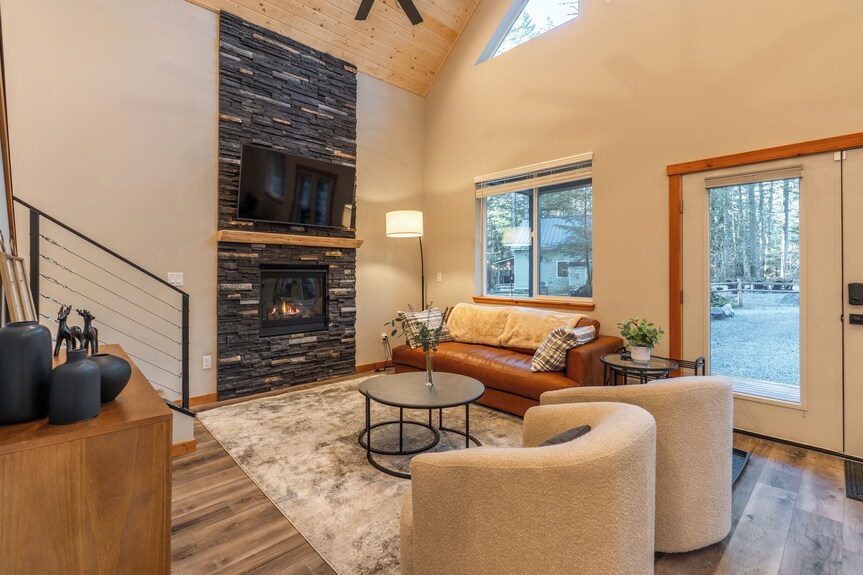 Lux Chalet With Air Hockey, Hot Tub, & Fire Place - Washington