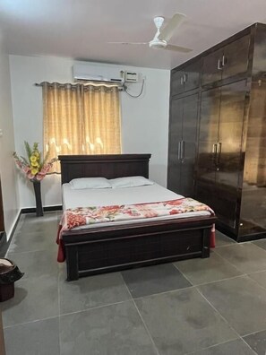 Apartamento Familiar, 2 quartos, não fumadores, varanda | Lençóis de algodão egípcio, roupa de alta qualidade, edredões de penas 