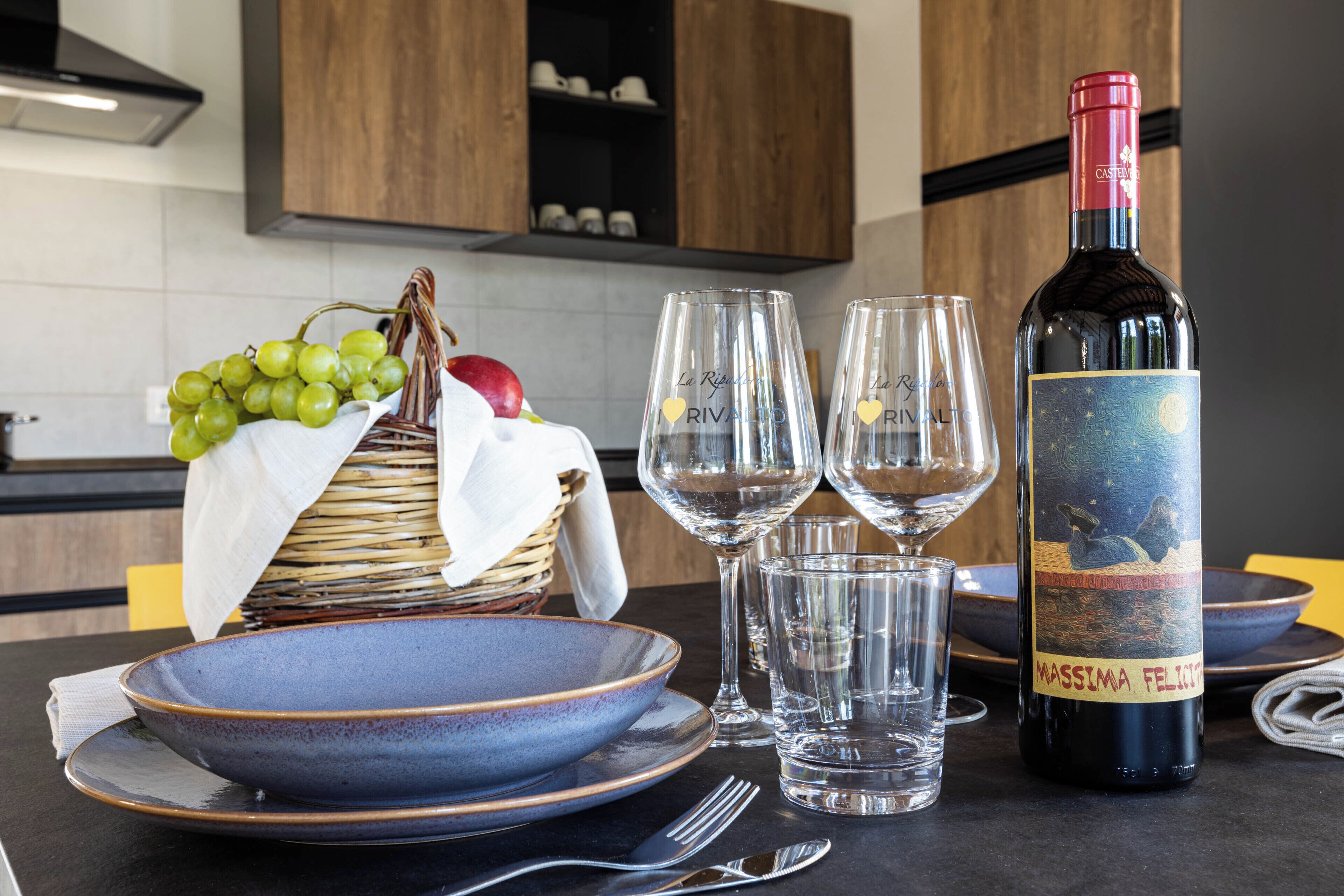 Suite, vista para a piscina | Refeições no quarto