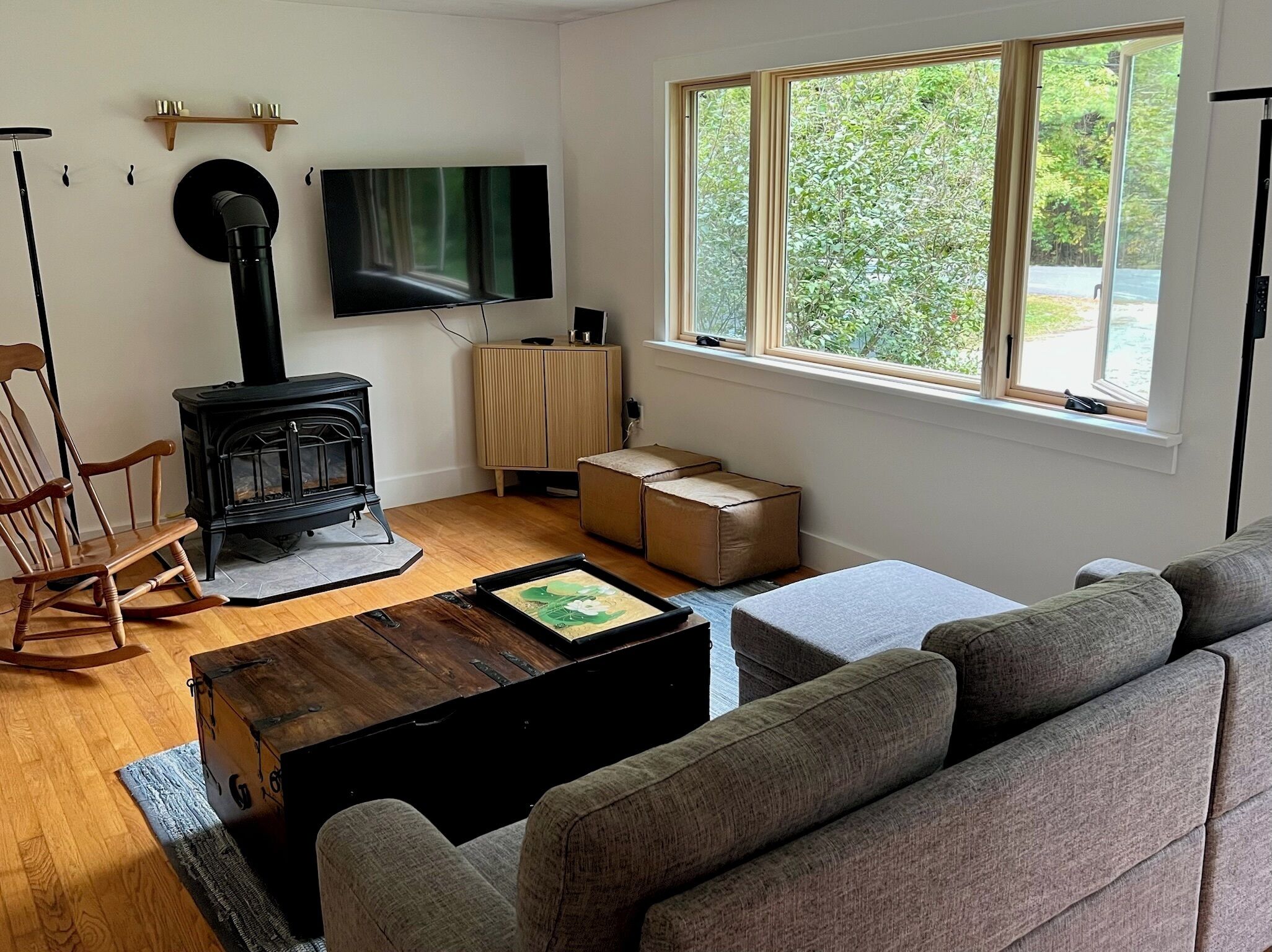 Charming Berkshire Bungalow: Deck, Firepit, Stargazing - Great Barrington, MA