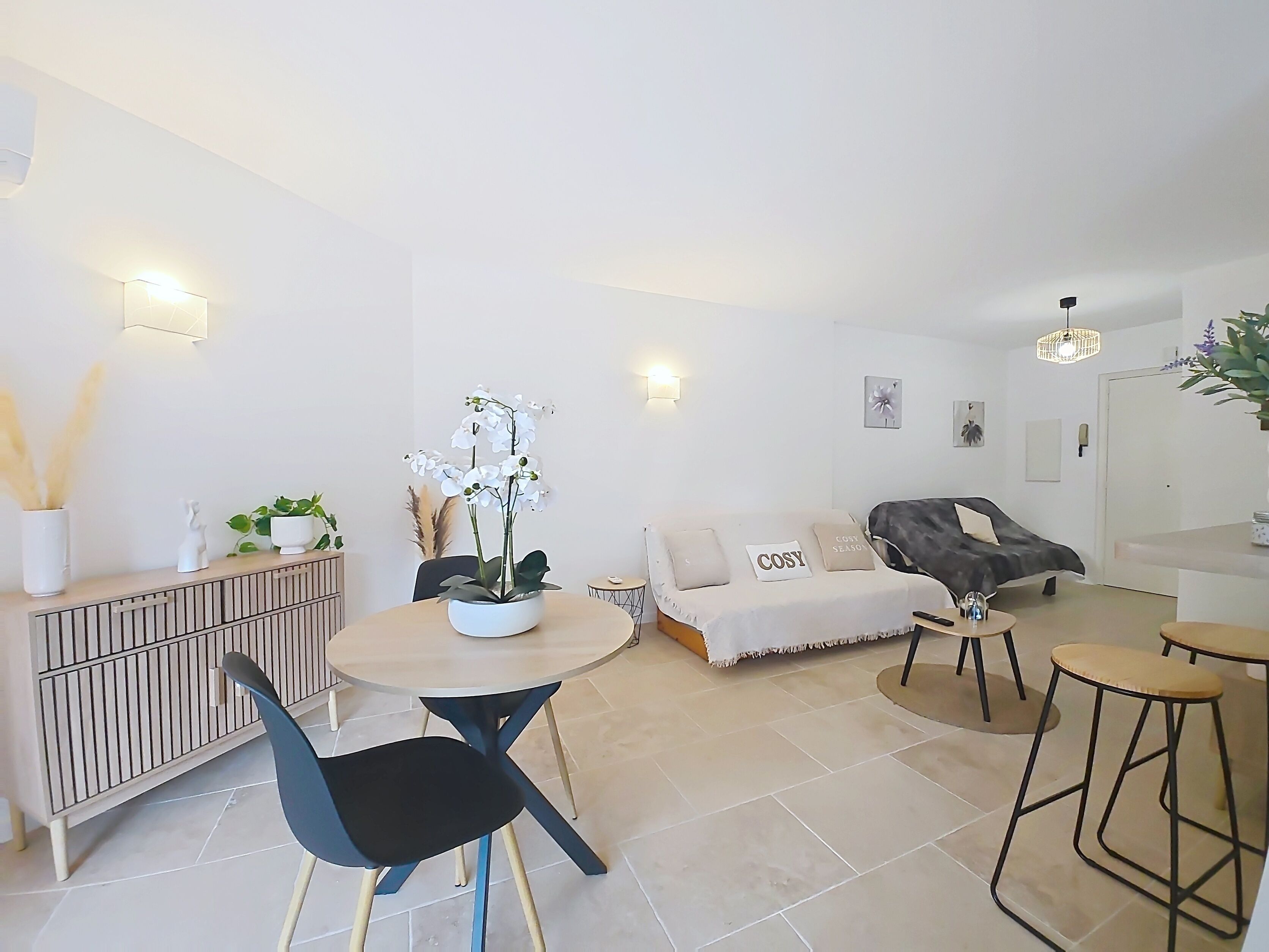 Le Petit Cocon De Golfe Juan !! Chic Et Calme. Port, Plage & Douceur De Vivre. - Valbonne