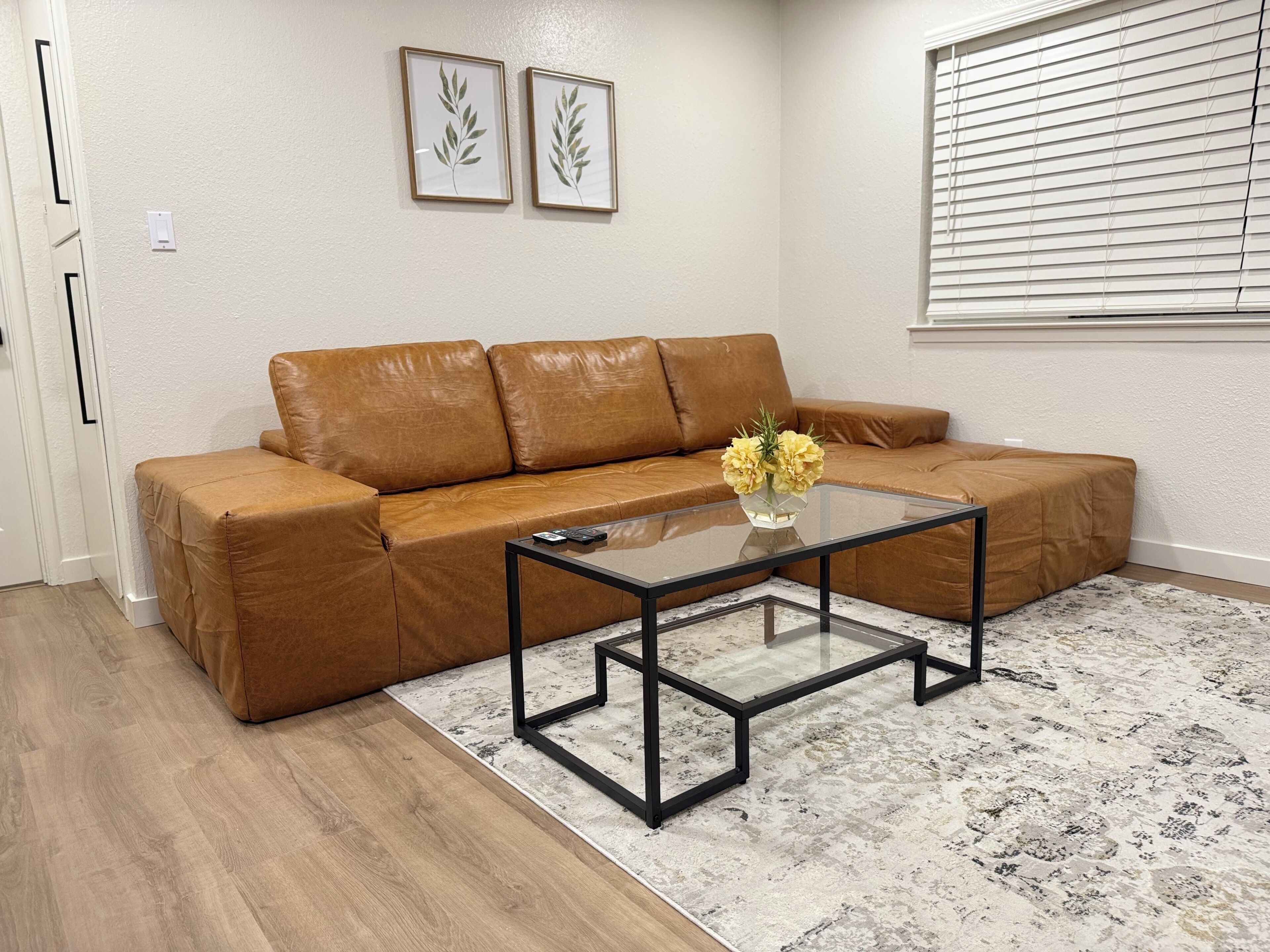 Newly Renovated 4br Retreat Sleeps 8 I Spa & Games - Sacramento, CA