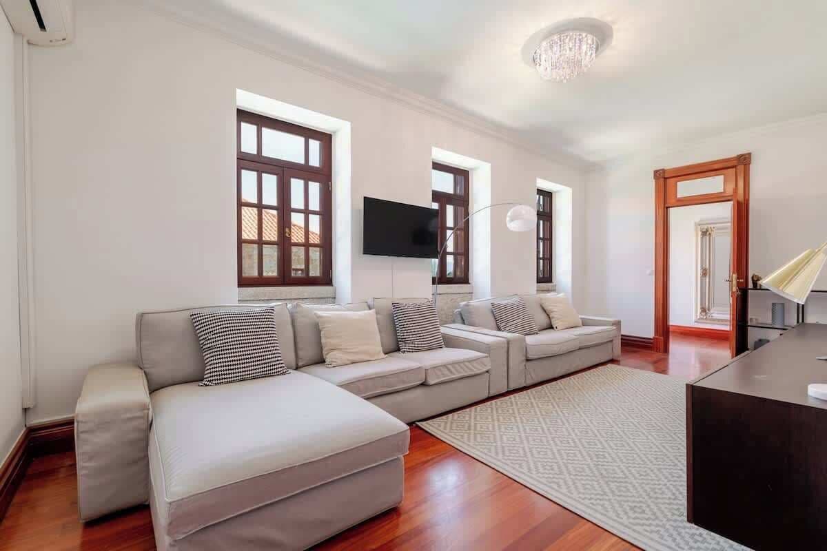 Panoramic Villa Retreat By Hostwise - Paredes