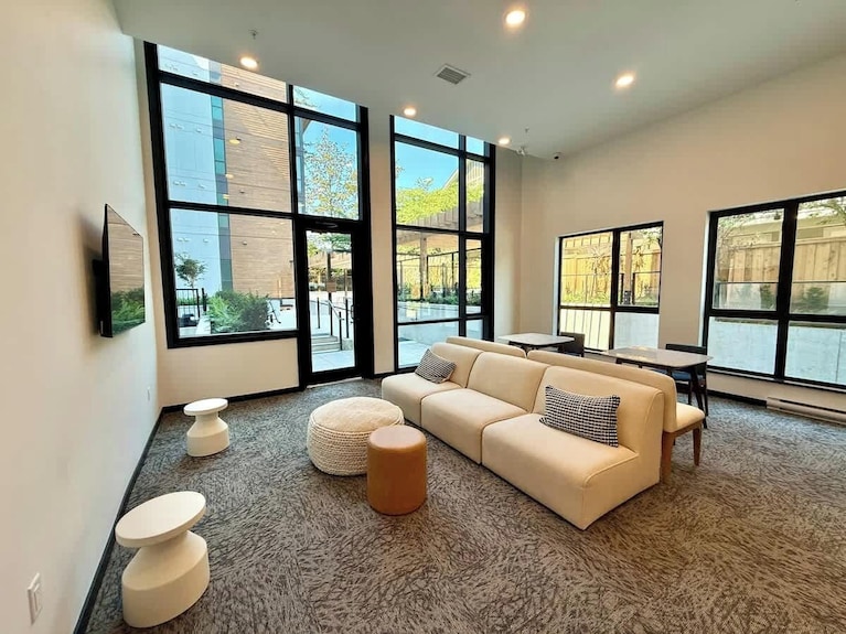 Luxury Mountain View Escape - Surrey