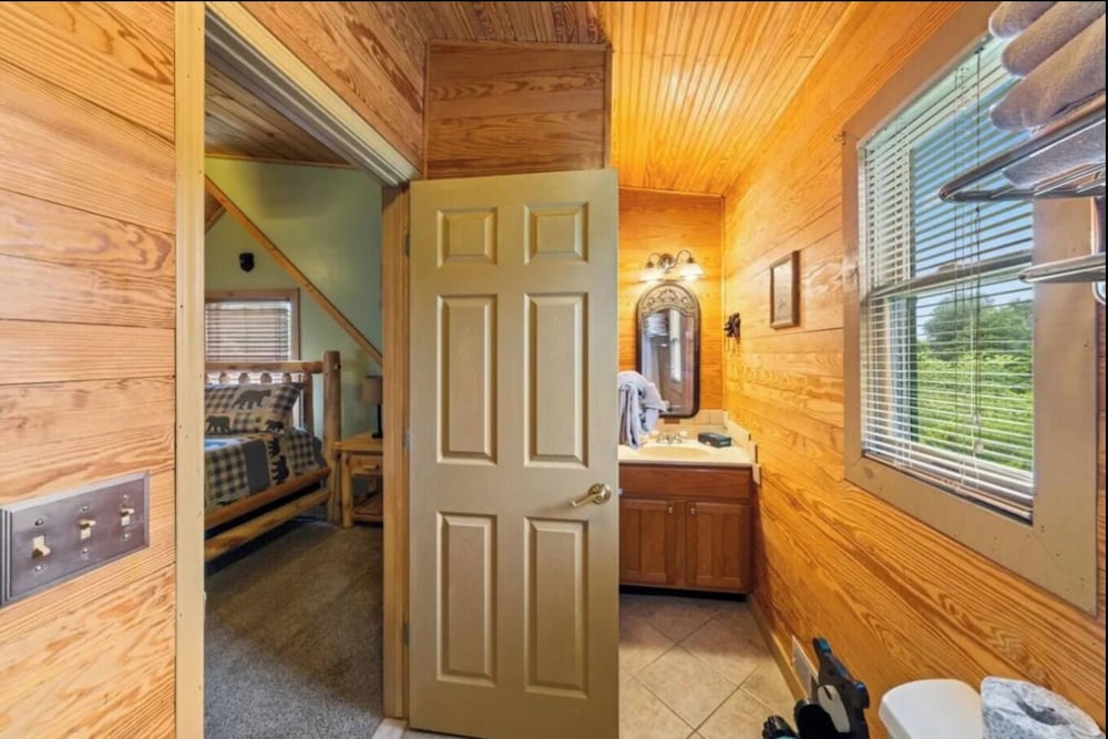 Family Retreat, Hot Tub, Game Room ~5 mi Dollywood Reviews, Deals ...