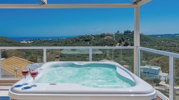 Suíte luxo, vista para o mar | Hidromassagem externa