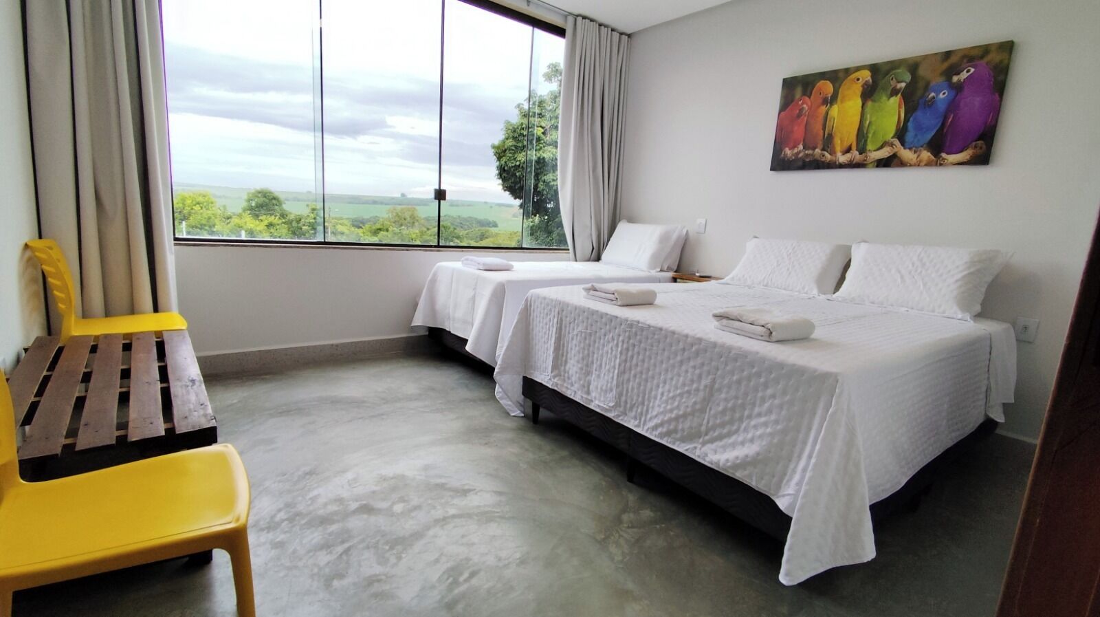 Quarto triplo, vista para a colina | Wi-Fi de cortesia