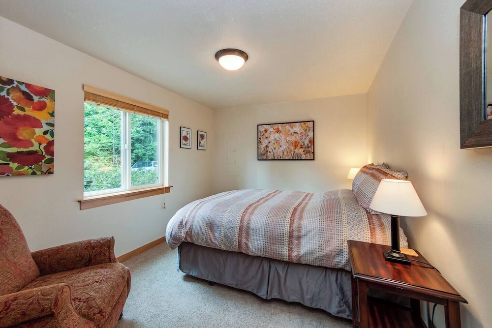 3-bedroom, 2-bath house in gorgeous Manzanita with awesome Game Room ...