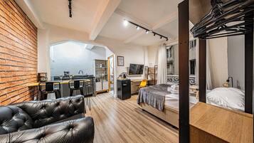 Estúdio Clássico, Vista para a cidade | Secretária adequada para computadores portáteis, Wi-fi grátis