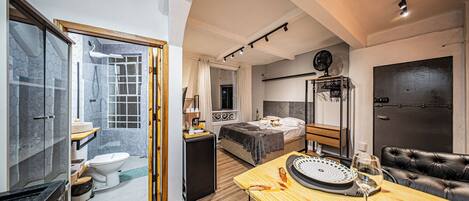 Estúdio clássico, vista para a cidade | Espaço de trabalho para notebook, Wi-Fi de cortesia