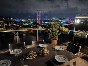 Condo luxo, vista para a cidade | Terraço/pátio