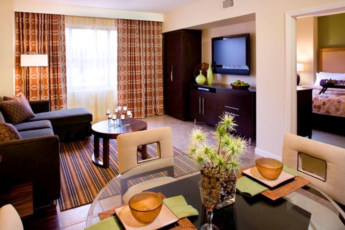 1 Bedroom Hotel Suite W/ Kitchen Located South End Of The Strip In Las Vegas - Las Vegas, NV