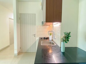 Apartamento Standard | Cozinha privada | Uma chaleira elétrica