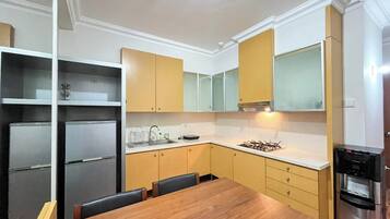 Apartamento Standard | Cozinha privada | Uma chaleira elétrica