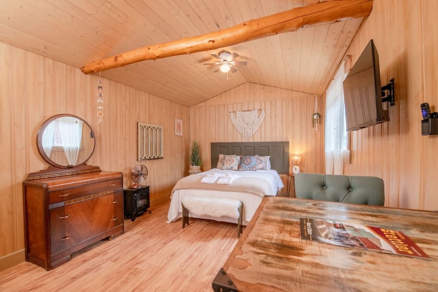 Bohemian Escape Cabin - Alberta