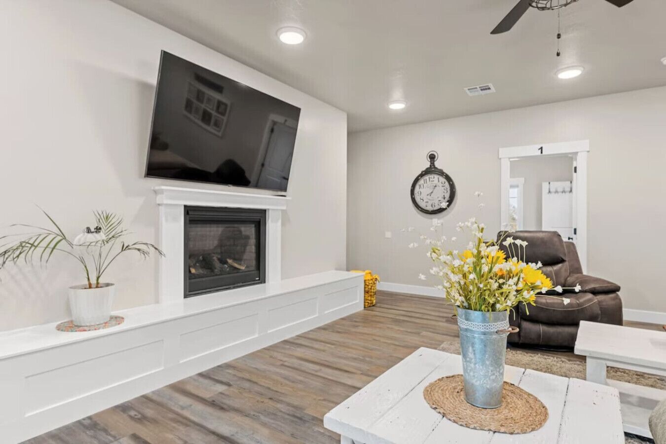 Barndominium Bliss - Sleeps 45, Pickleball Court & More! - Cedar City, UT