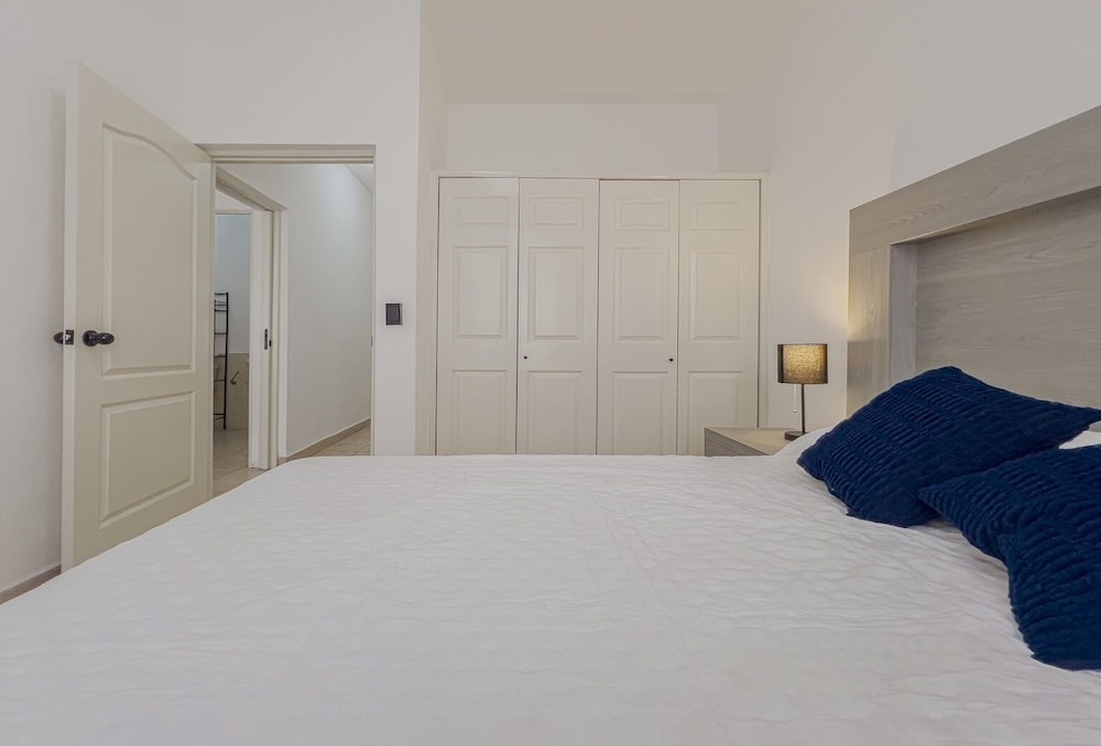 Punta Arena Housing 2BR home downtown LPZ blocks from beach Reviews ...