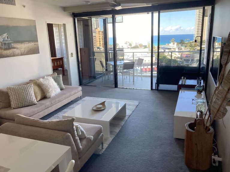 Circle On Cavill - Ocean-view Apartment - Surfers Paradise