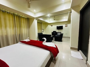 Quarto Signature, Vista para a cidade | Secretária, Wi-fi grátis