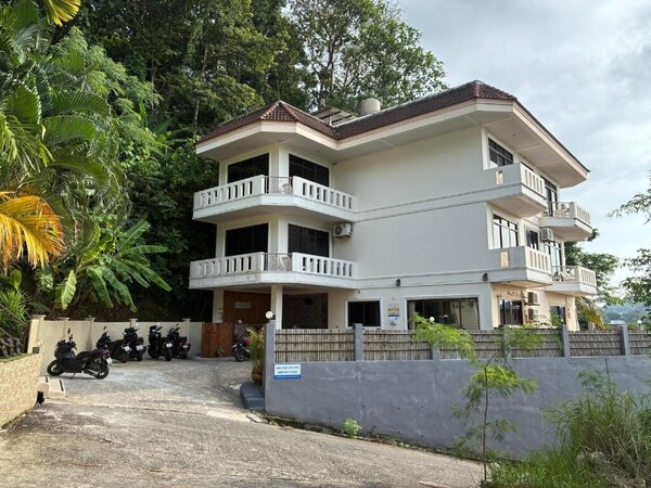 Riviera Guesthouse Patong - Patong Beach
