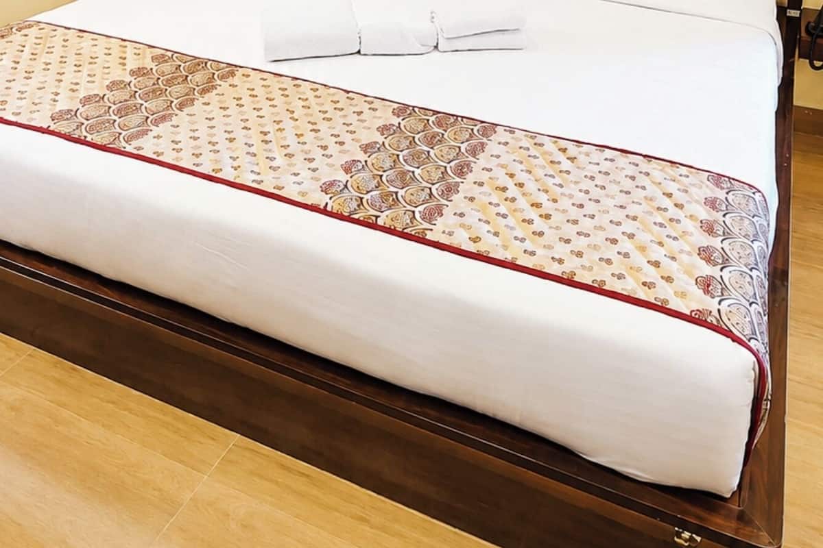 Roupas de cama antialérgicas, escrivaninha, quartos à prova de som