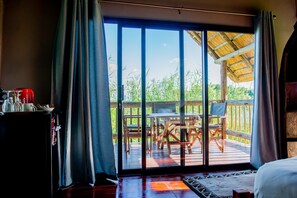 Cabana de Madeira de Luxo, varanda, vista para o rio | Cofre no quarto, ferro/tábua de engomar, Wi-fi grátis 