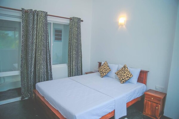 Hikka Ocean Resort - Hikkaduwa