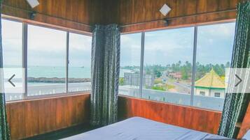 Escrivaninha, espaço de trabalho para notebook, Wi-Fi de cortesia