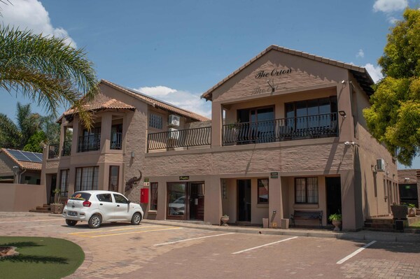 The Orion Guest House - Middelburg