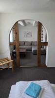 Quarto Duplo Básico, varanda, vista para o jardim | Secretária adequada para computadores portáteis 