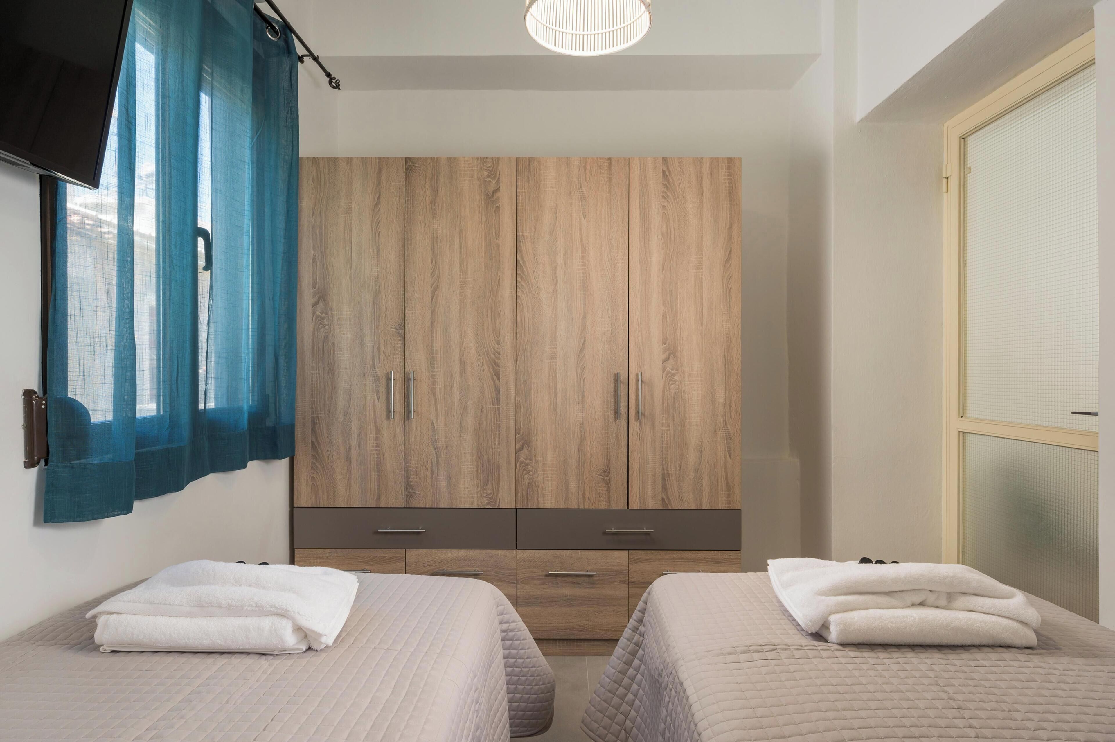 Apartamento, varanda, vista para o mar | Cofre no quarto, quartos insonorizados, Wi-fi grátis 