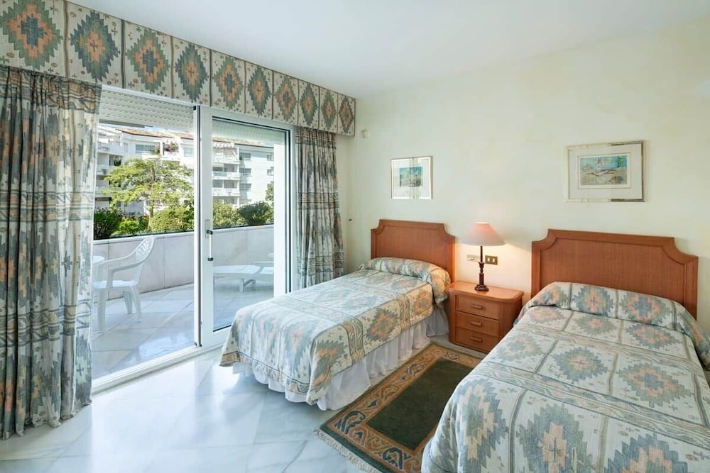 Los Granados I Puerto Banus Marbella beach front. - Marbella | Vrbo
