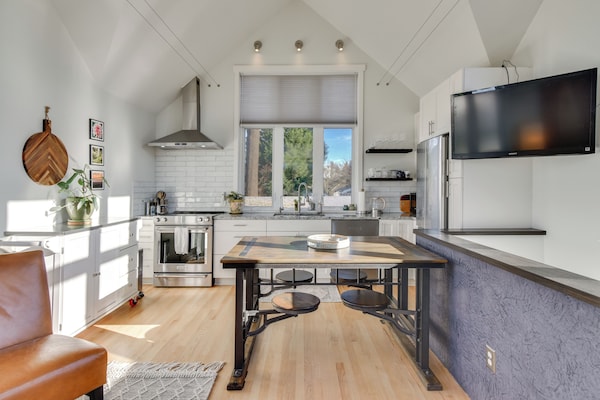 2-story Guesthouse W/ Private Deck In Ne Pdx - Portland, OR