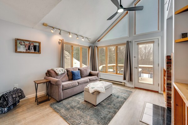 Sled, Ski & Hike! Mtn-view Condo In Thornton - Campton, NH