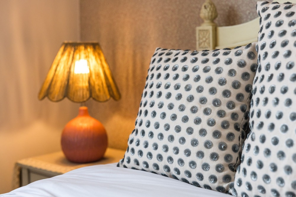 Hummingbird Cottage - charming hideaway near marina - Eastbourne | Stayz